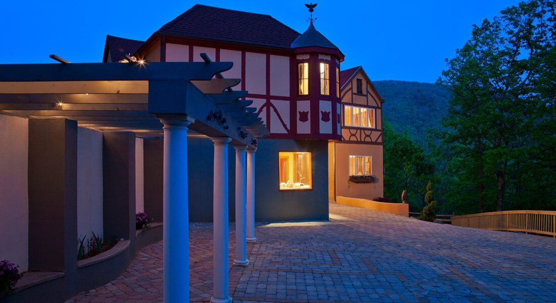 Take a Photo Tour of Fenton Inn