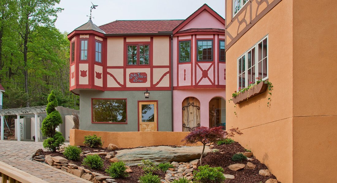 Take a Photo Tour of Fenton Inn